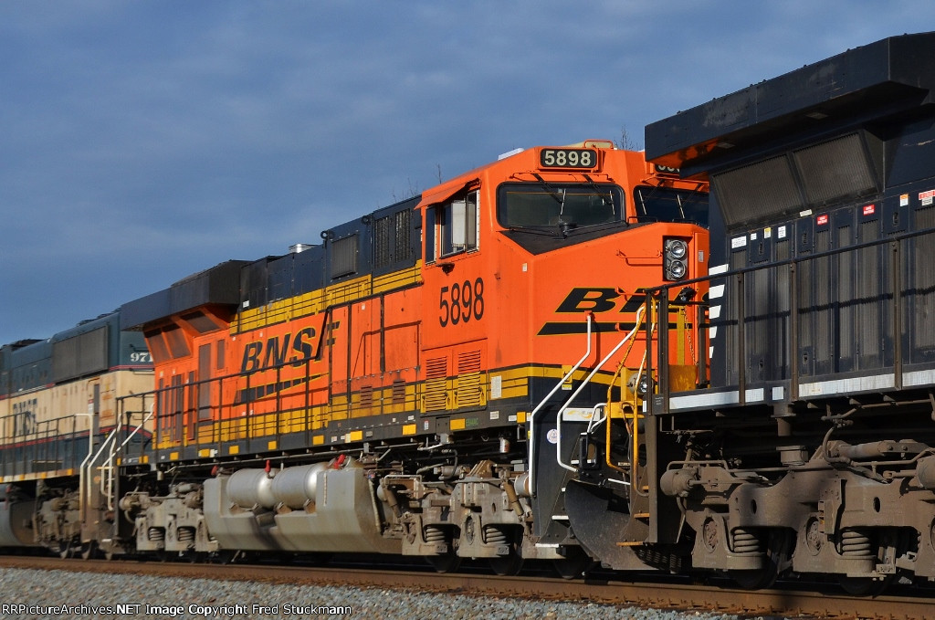 BNSF 5898